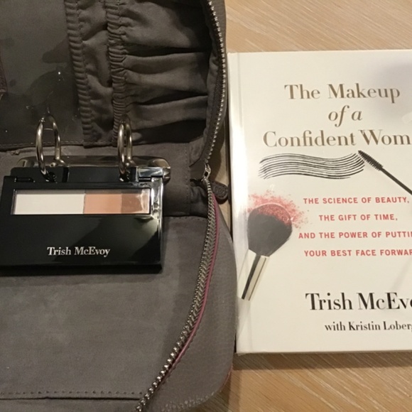 Trish McEvoy | Bags | Trish Mcevoy Medium Makeup Planner Light Gray Wpink Trim Makeup Page ...